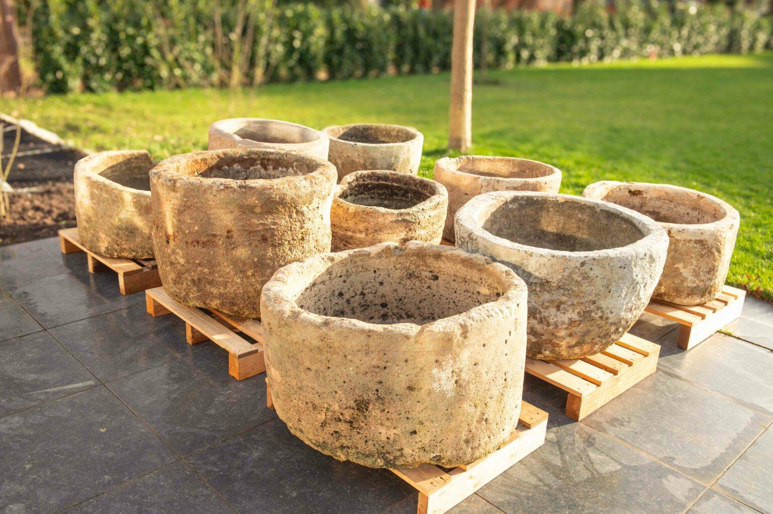 Bleijenberg – Authentieke natuurstenen potten – Elke pot is uniek